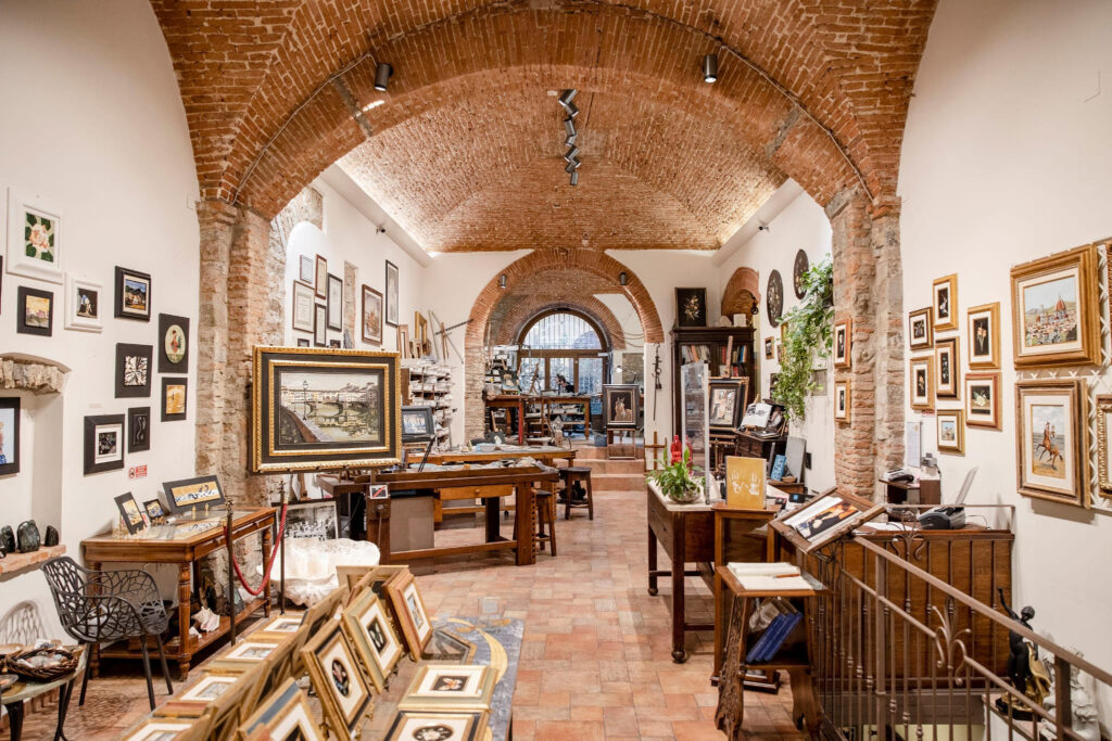 Tour of the Artisans of Florence + Marble Paper Workshop - Florence Private Tours